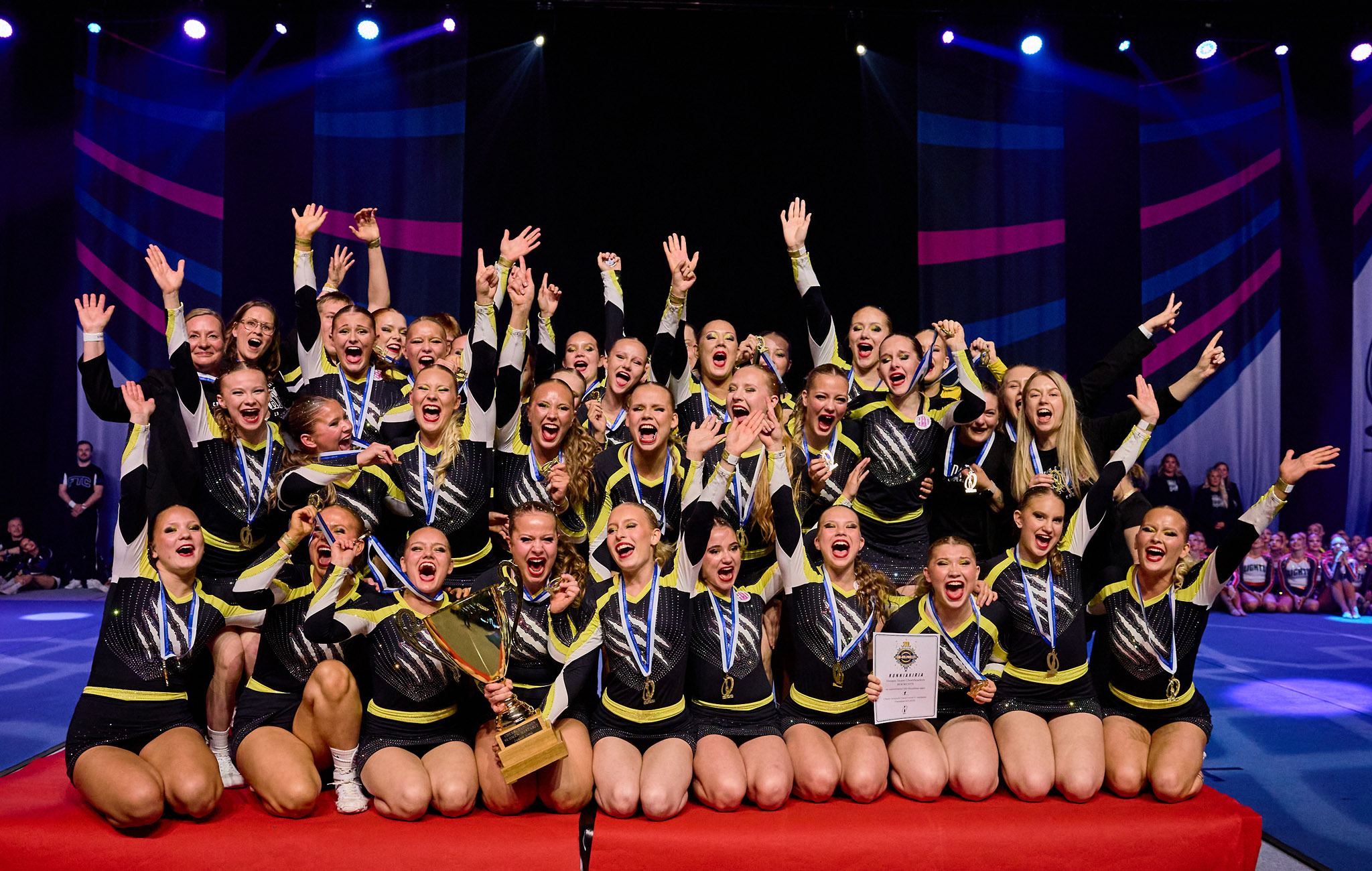 KOTIMAINEN KILPAILUKAUSI PÄÄTÖKSEEN - Dream Team Cheerleaders